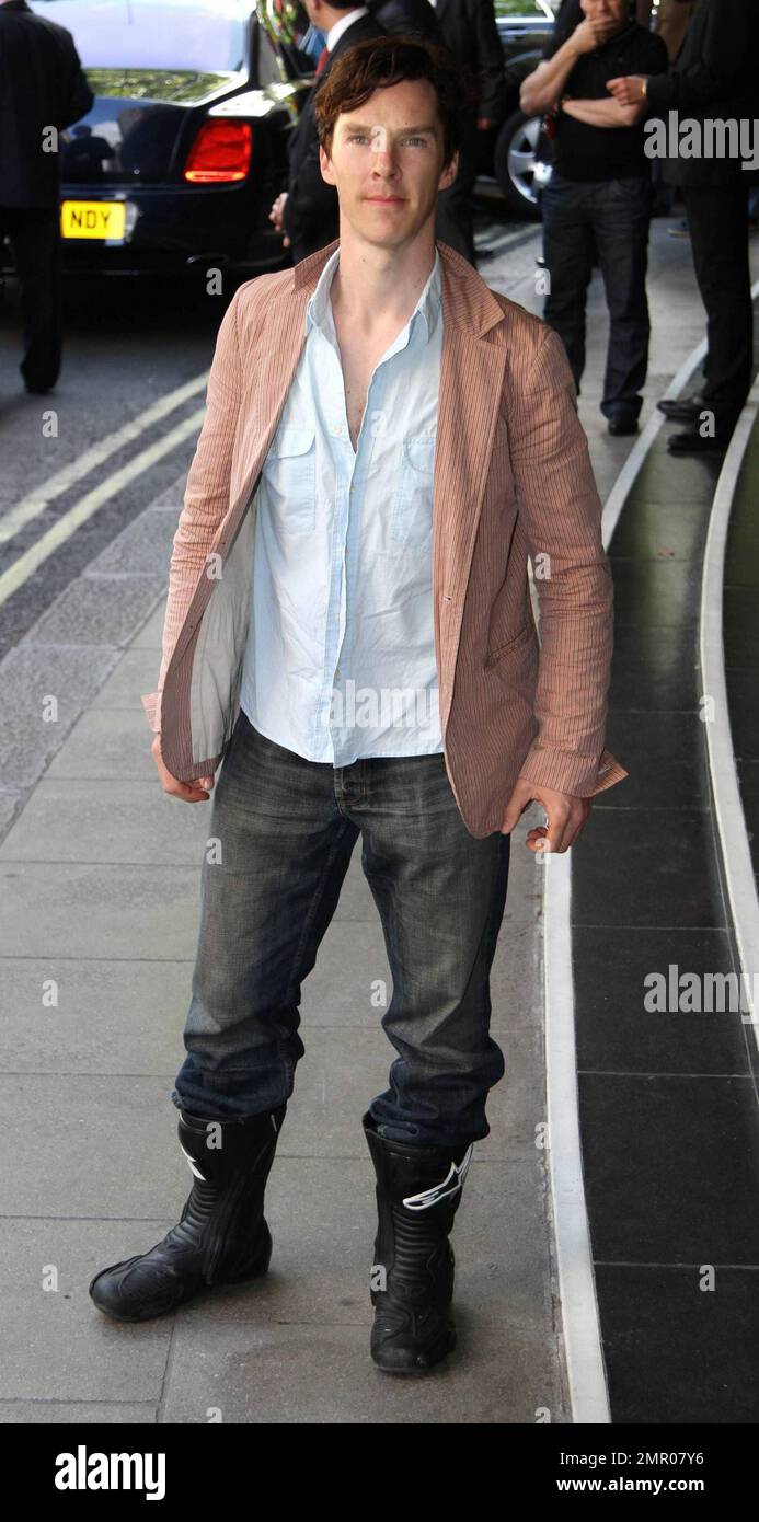 Benedict Cumberbatch poses for the camera at the English National ...