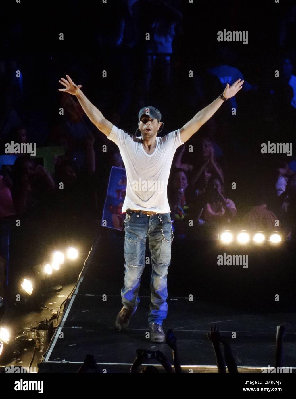 EXCLUSIVE!! Enrique Iglesias performs live at American Airlines Arena ...