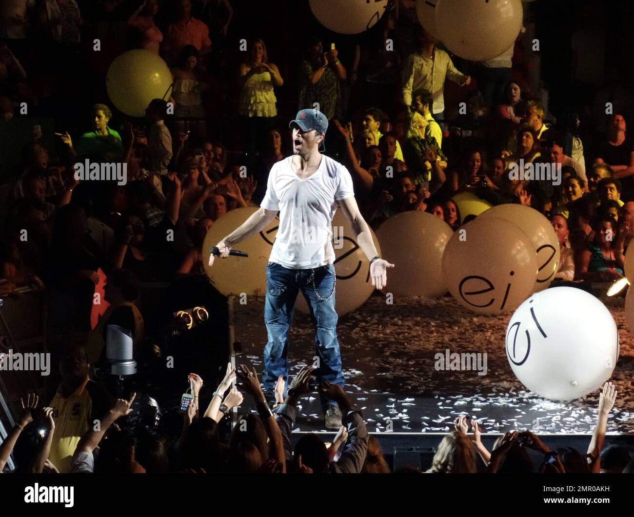 EXCLUSIVE!! Enrique Iglesias performs live at American Airlines Arena ...