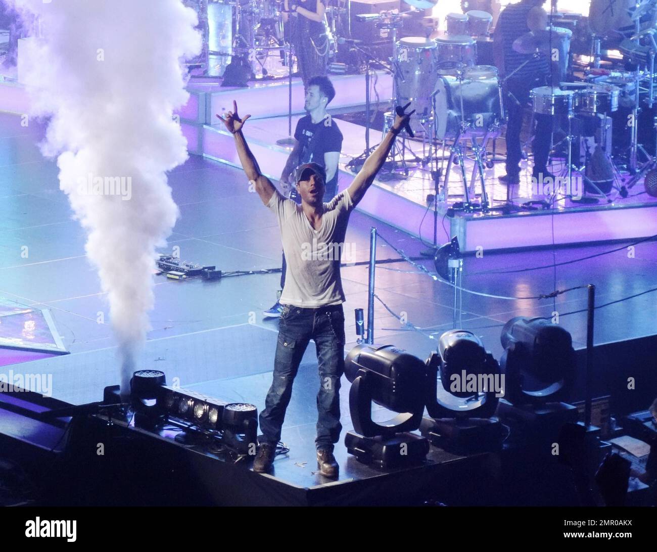 EXCLUSIVE!! Enrique Iglesias performs live at American Airlines Arena ...