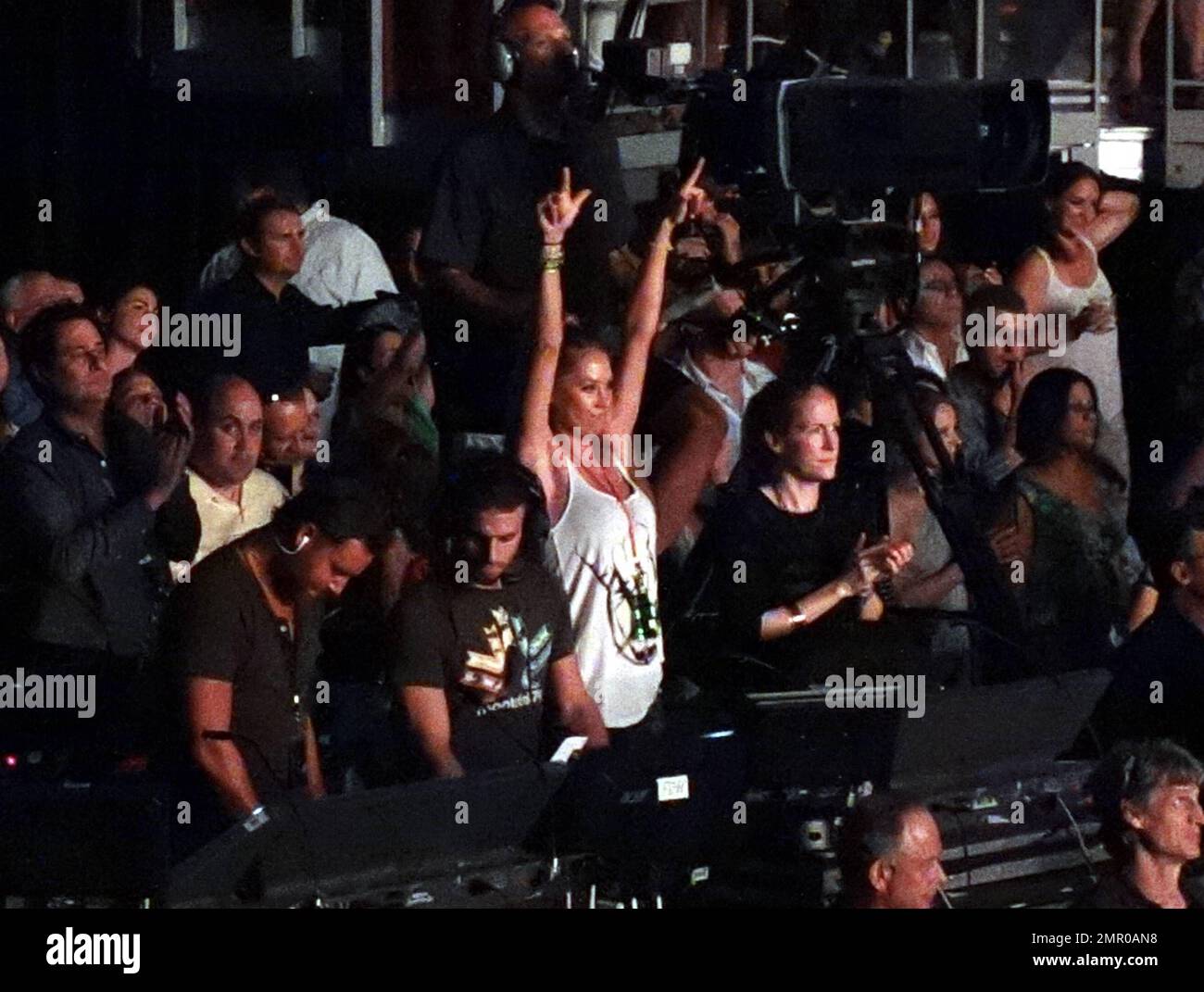 EXCLUSIVE!! Enrique Iglesias performs live at American Airlines Arena ...