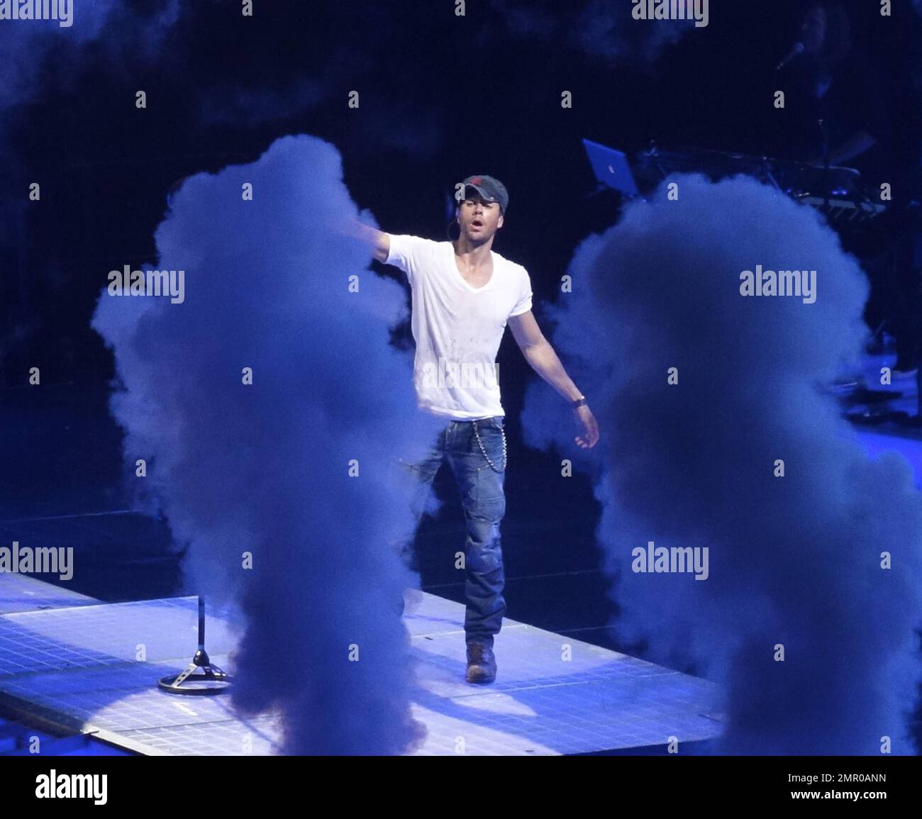 EXCLUSIVE!! Enrique Iglesias performs live at American Airlines Arena ...