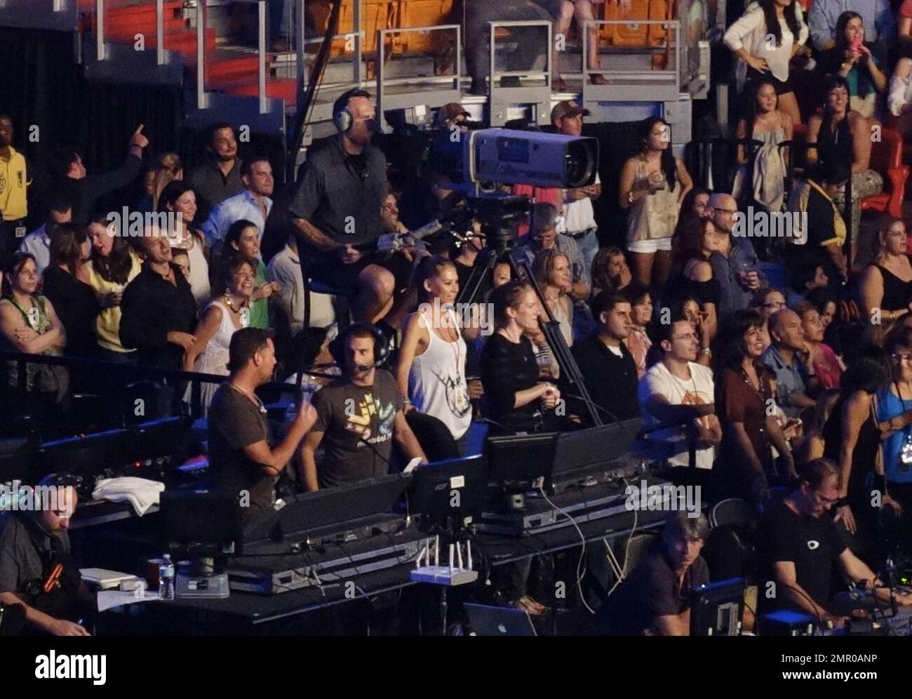 EXCLUSIVE!! Enrique Iglesias performs live at American Airlines Arena ...