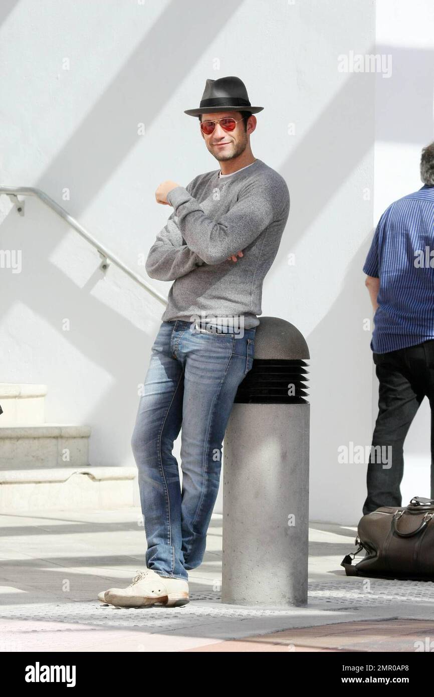 Exclusive!! "Without a Trace" actor Enrique Murciano poses for our ...