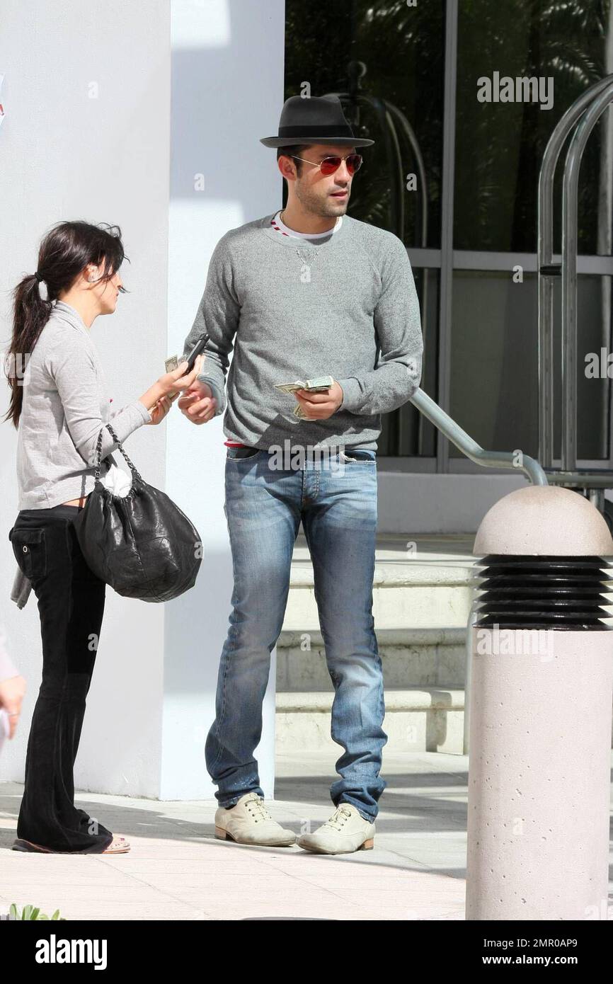 Exclusive!! "Without a Trace" actor Enrique Murciano poses for our ...