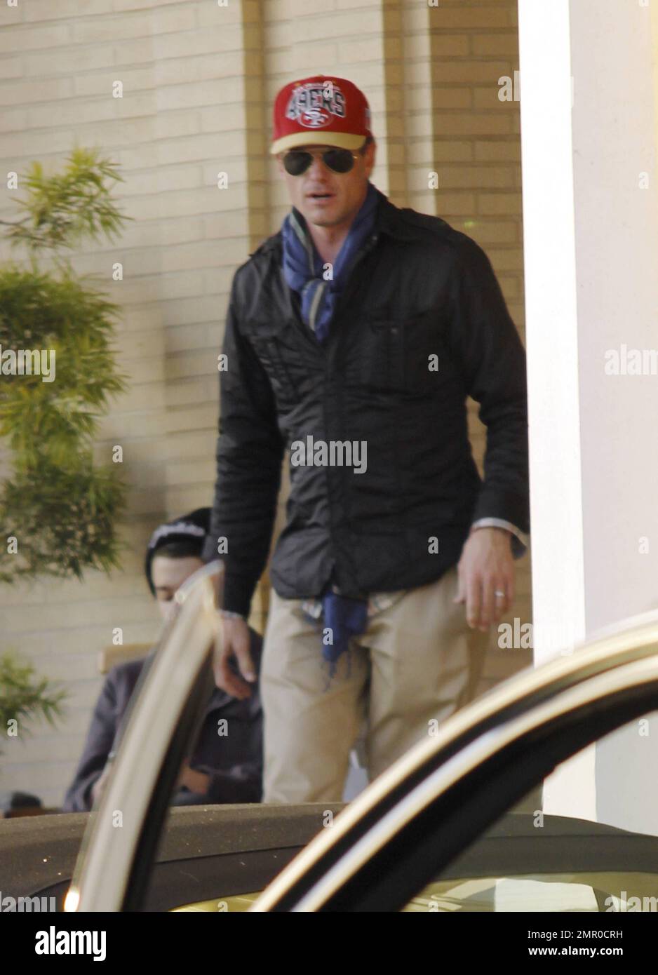 Hunky actor and "Grey's Anatomy" star Eric Dane smokes a cigarette ...