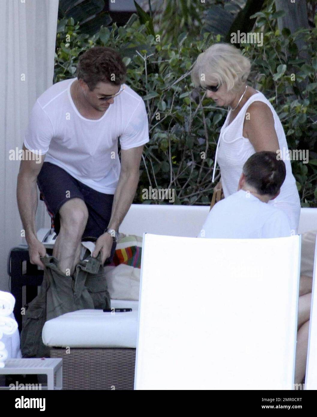 Eric Dane celebrates Mother's Day early, spending time with his mom ...