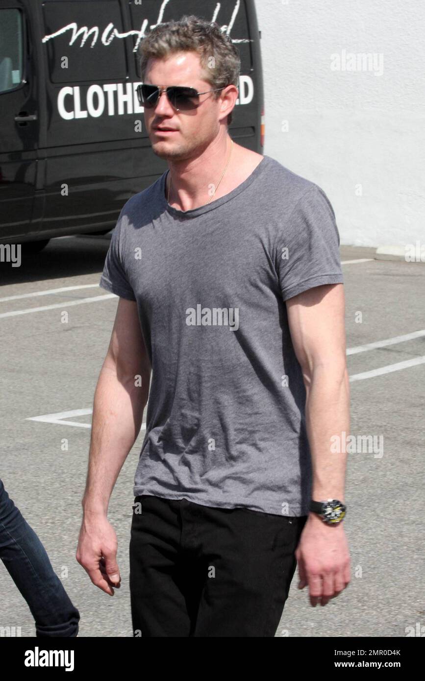 "Grey's Anatomy" hunk Eric Dane smiles for the cameras as he leaves ...