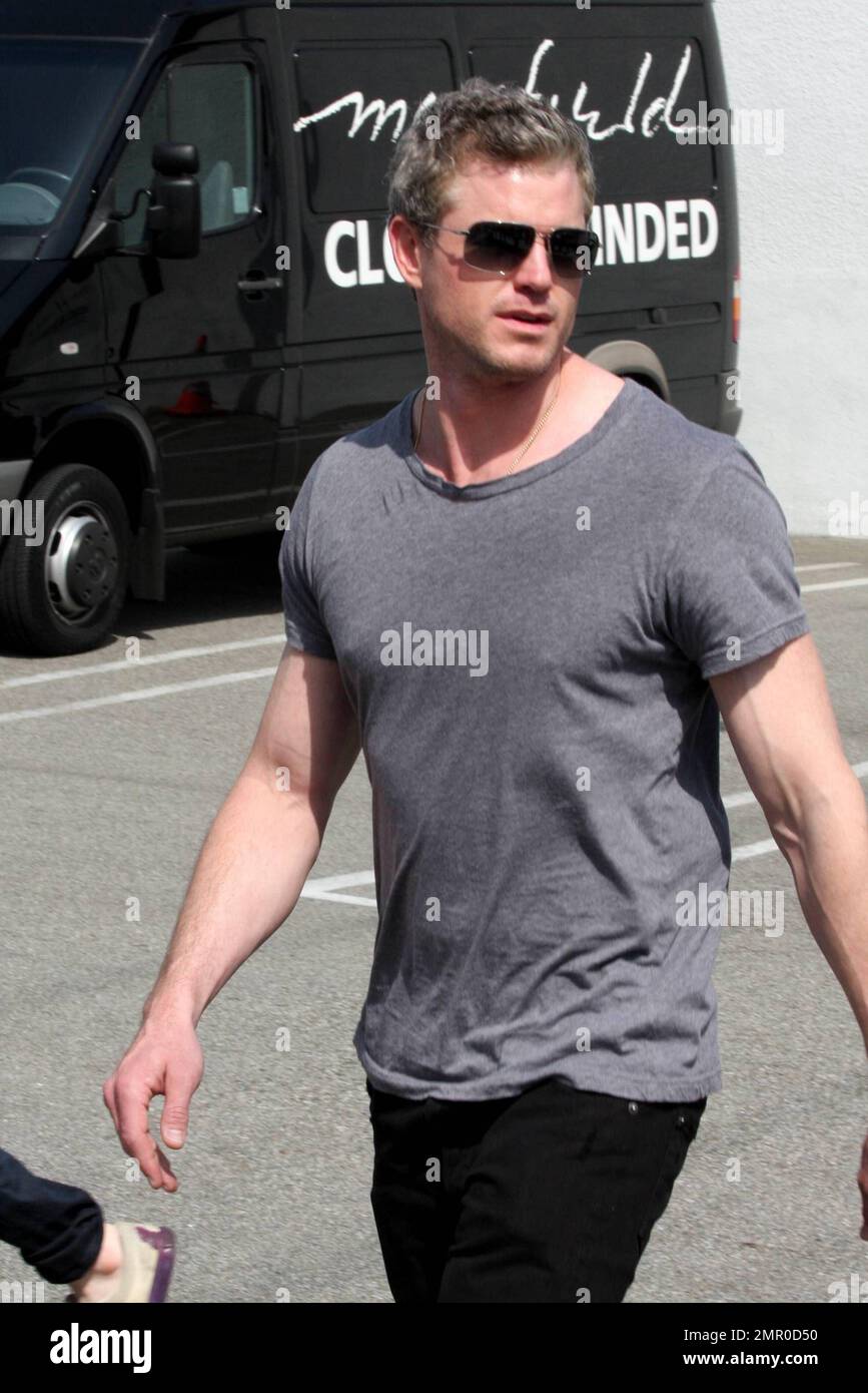 "Grey's Anatomy" hunk Eric Dane smiles for the cameras as he leaves ...