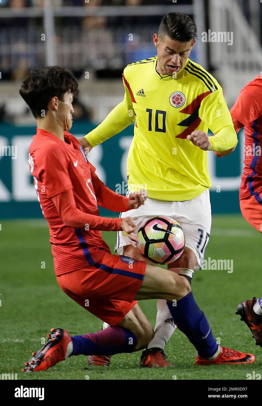 Colombia's James Rodriguez, right, fights for the ball against South ...