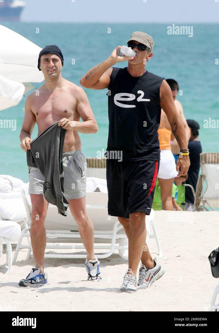 Eros Ramazotti and friends spend an afternoon on Miami Beach before ...