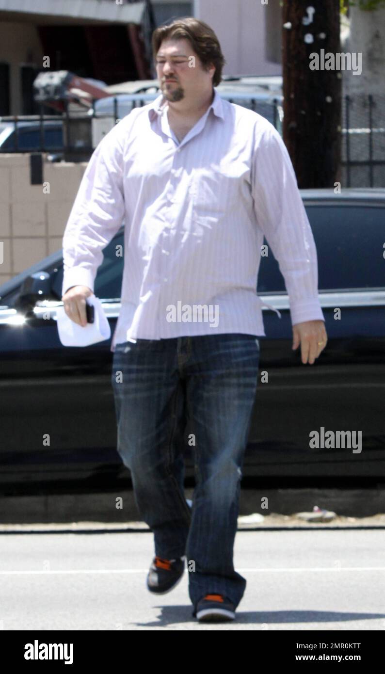 Friends of actress Estella Warren arrive at the jail house to bail her ...