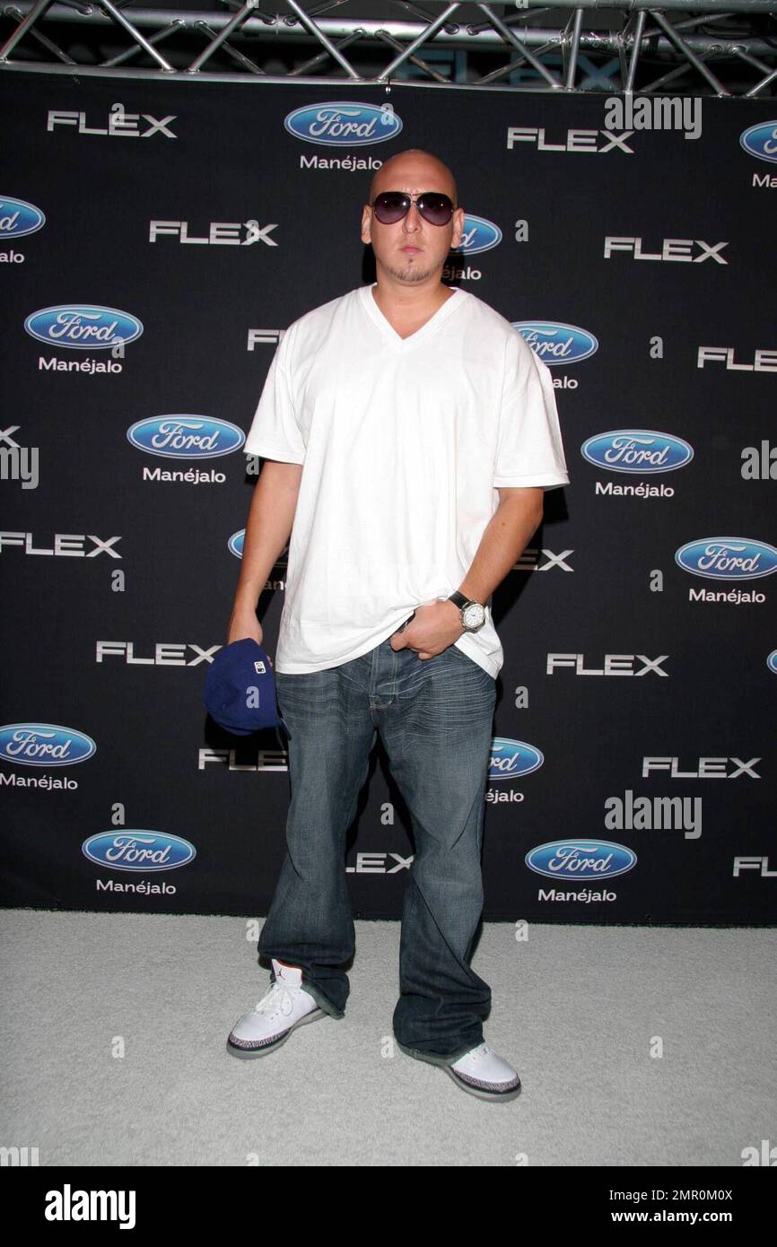 Omar Cruz arrives at Estilo, Vida, Vision y Pasion Gala to preview and ...