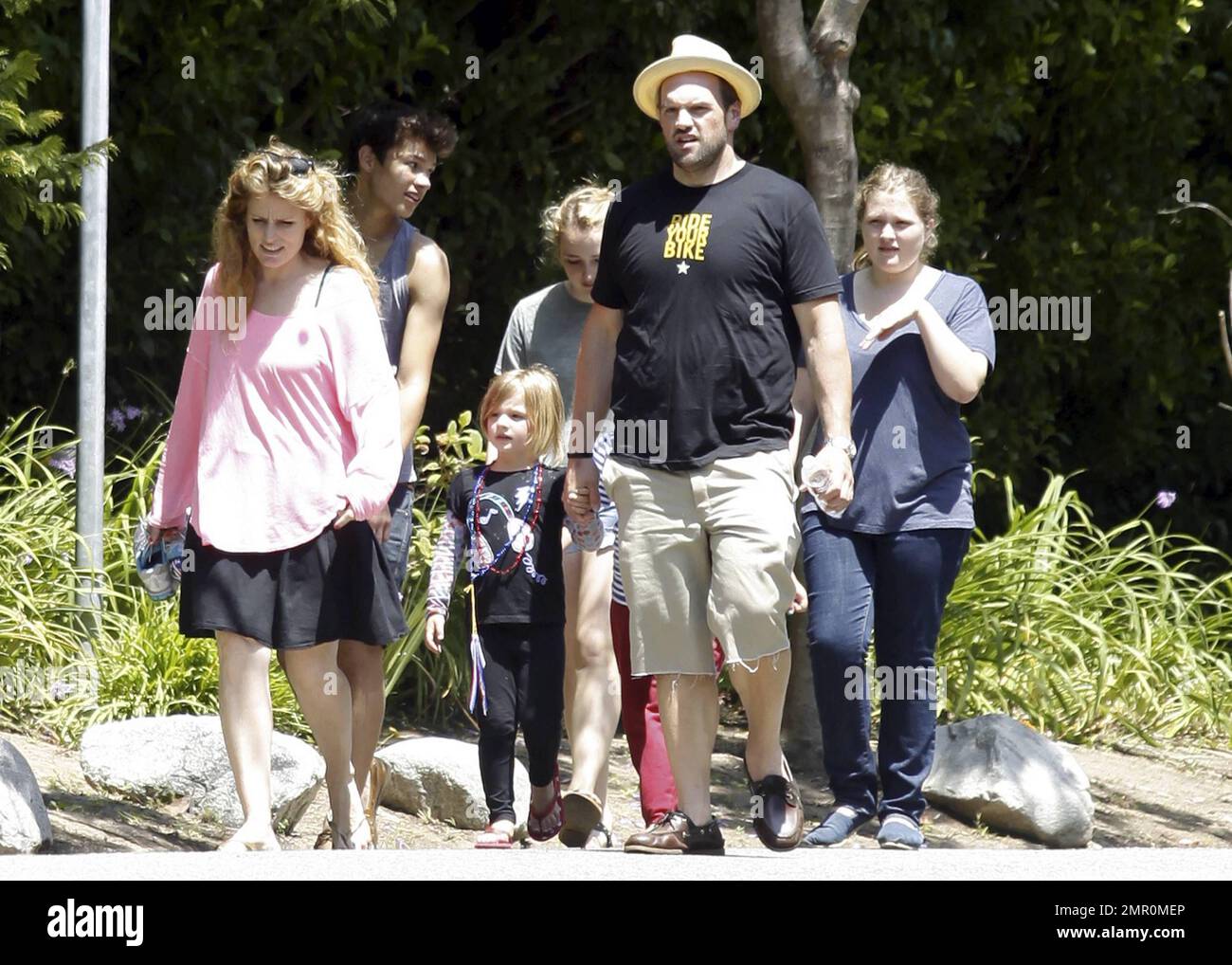 EXCLUSIVE!! "My Name Is Earl" star Ethan Suplee takes a stroll with his ...