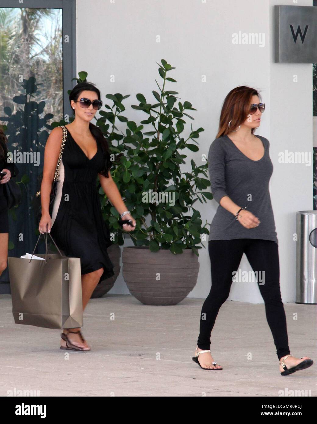 Eva Longoria Parker celebrates her birthday with a group of friends in ...