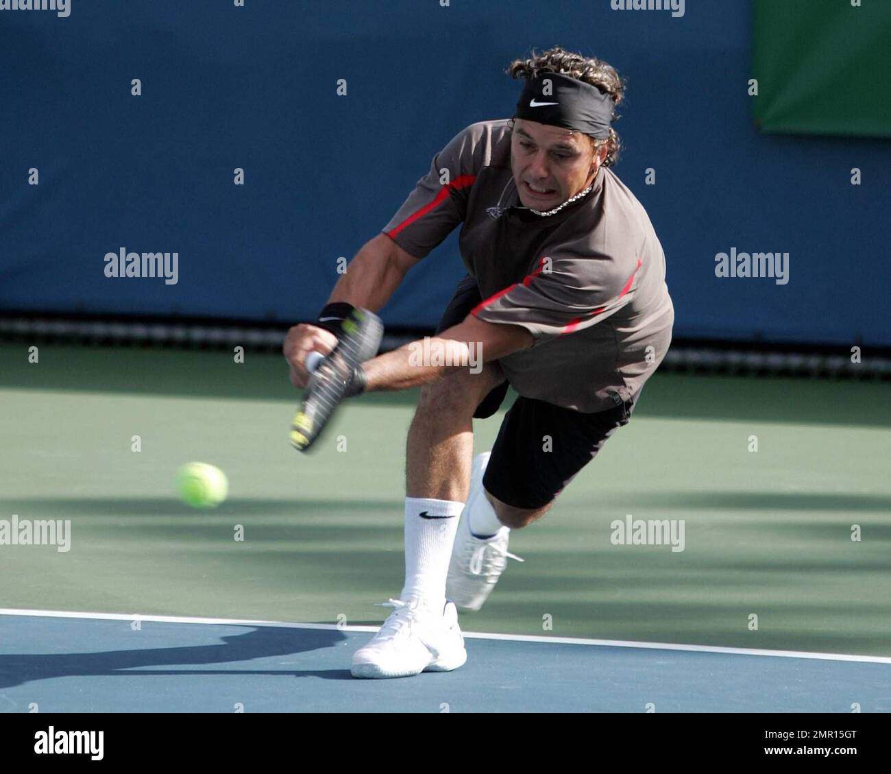 Gavin Rossdale at the Chris Evert-Raymond James Celebrity Tennis ...