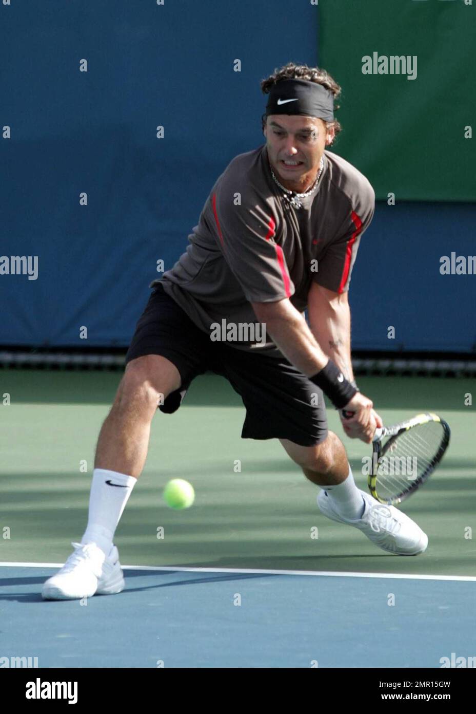 Gavin Rossdale at the Chris Evert-Raymond James Celebrity Tennis ...