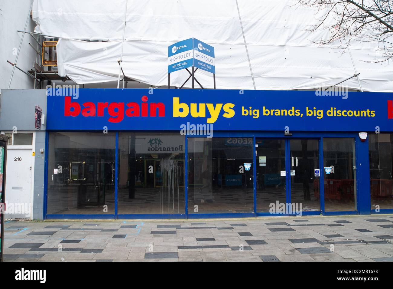 Slough, Berkshire, UK. 31st January, 2023. The Bargain Buys shop has ...