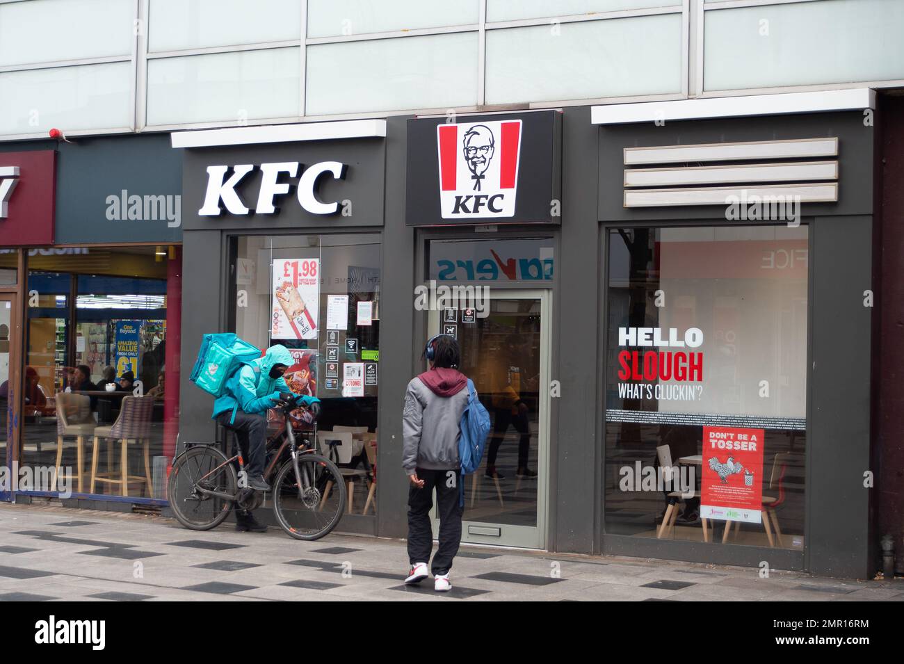 Slough, Berkshire, UK. 31st January, 2023. A Deliveroo food delivery ...