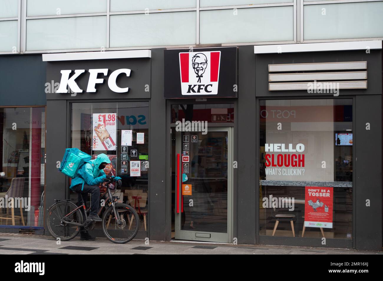 Slough, Berkshire, UK. 31st January, 2023. A Deliveroo food delivery ...