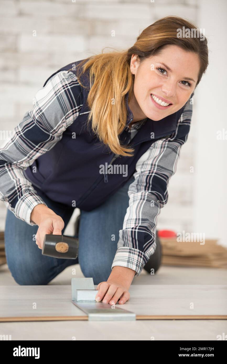portrait of woman fitting new flooring Stock Photo - Alamy