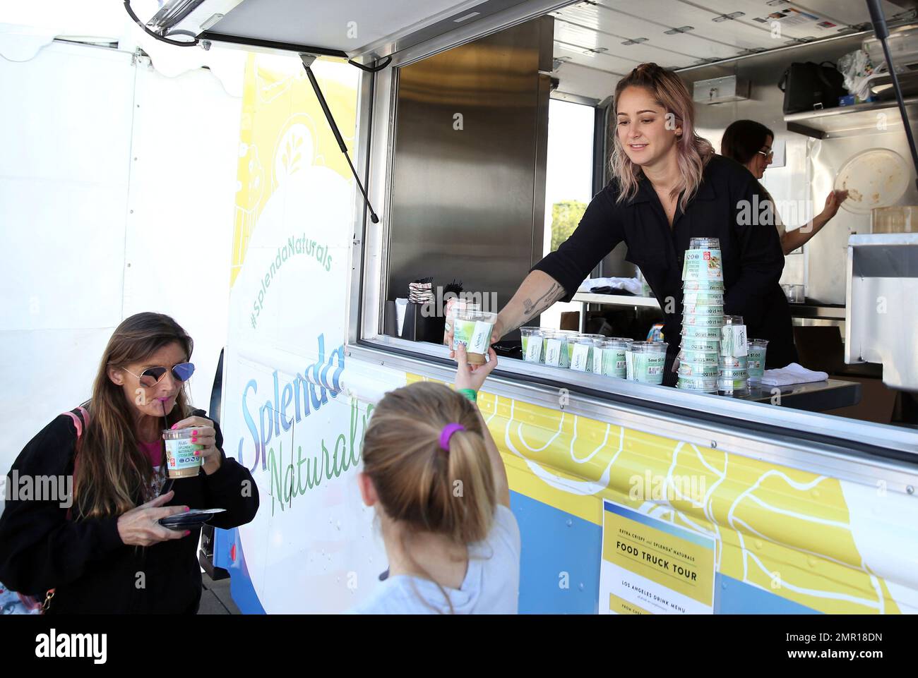 IMAGE DISTRIBUTED FOR SPLENDA - Top Chef star Brooke Williamson hands ...