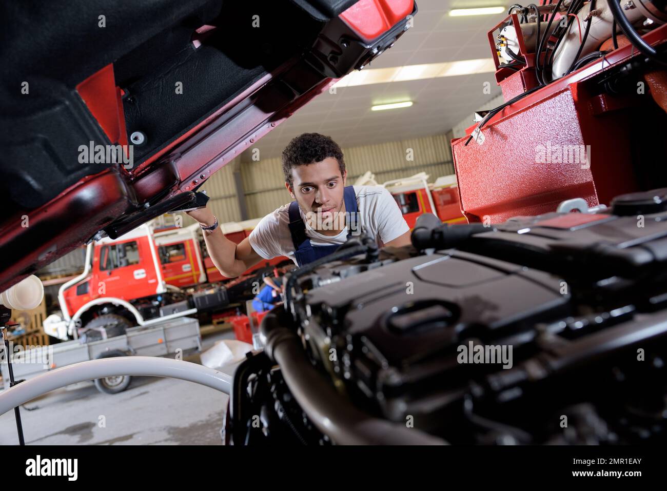 mechanic repairs the engine of a lorry Stock Photo - Alamy