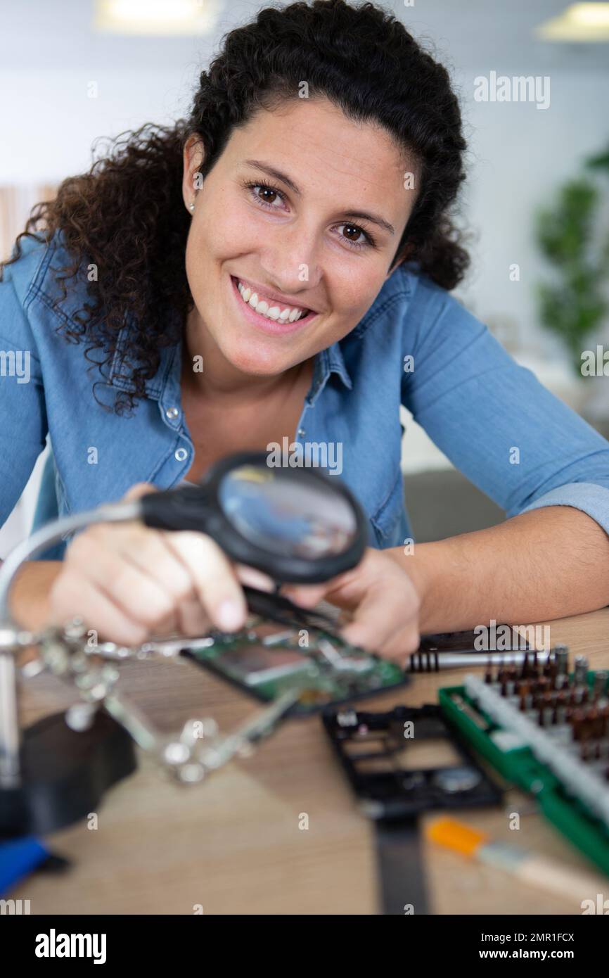 Engineer’s magnifying glass hi-res stock photography and images - Alamy