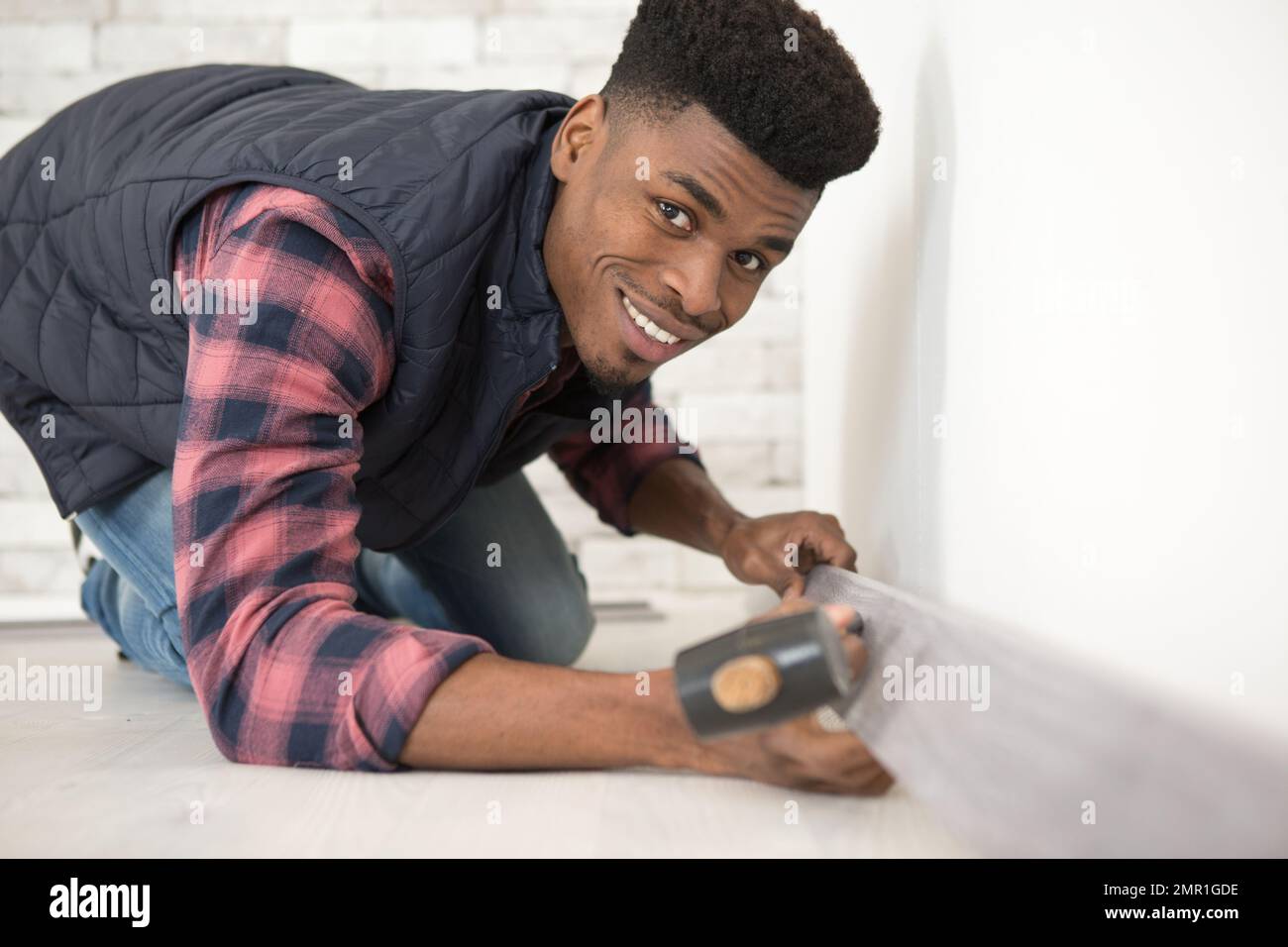 a man fitting the flooring Stock Photo - Alamy