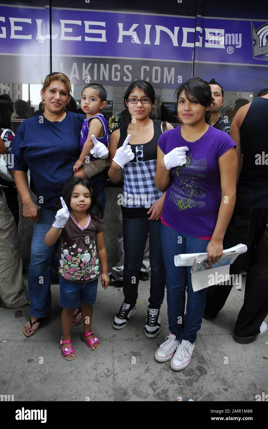 Fans show their love for Michael Jackson outside the Staples Center ...