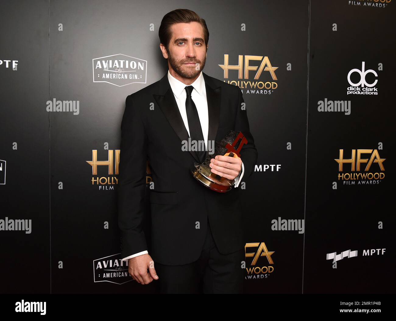 Jake Gyllenhaal poses in the press room with the Hollywood actor award ...
