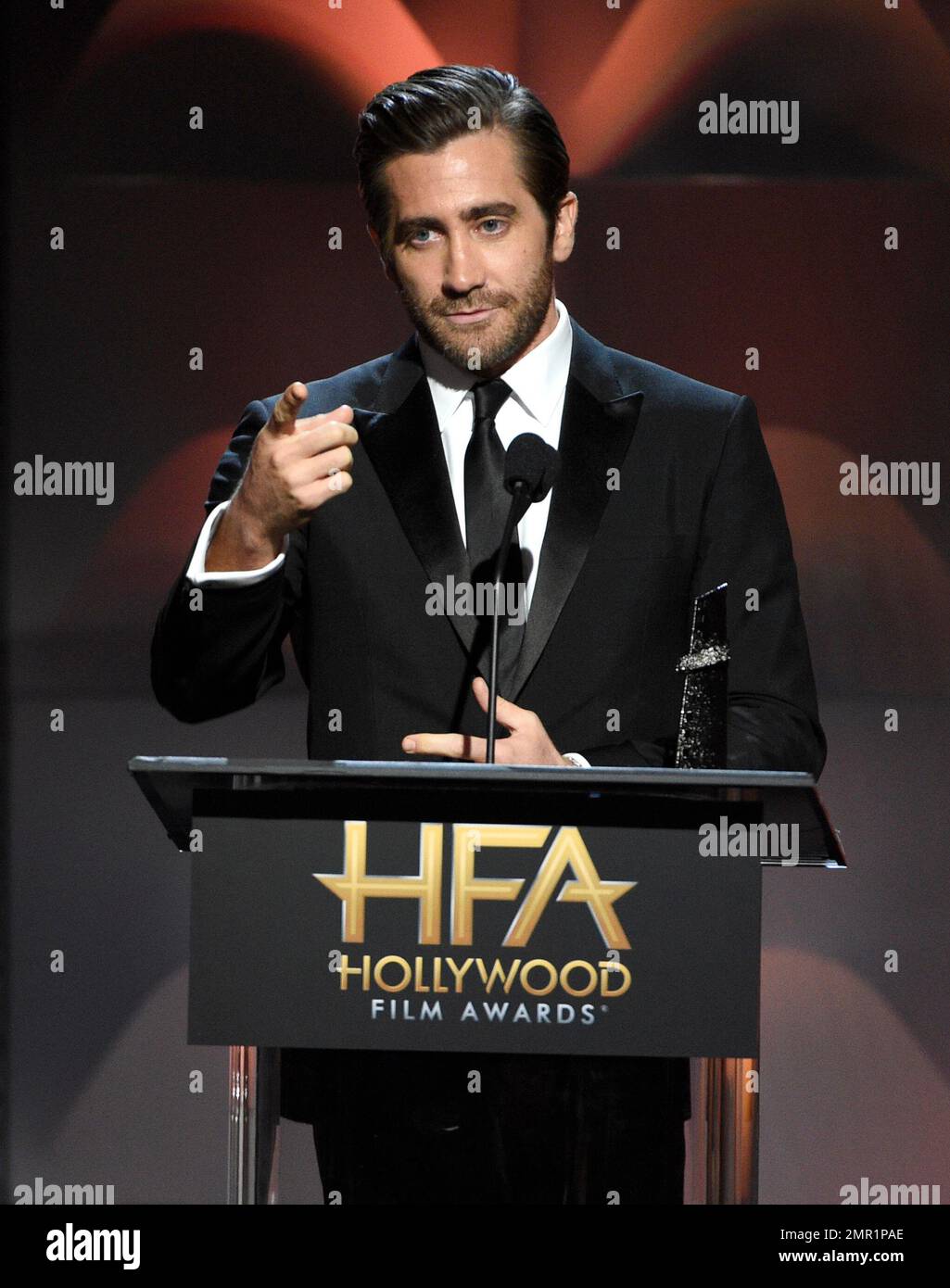 Jake Gyllenhaal accepts the Hollywood actor award for "Stronger" at the ...