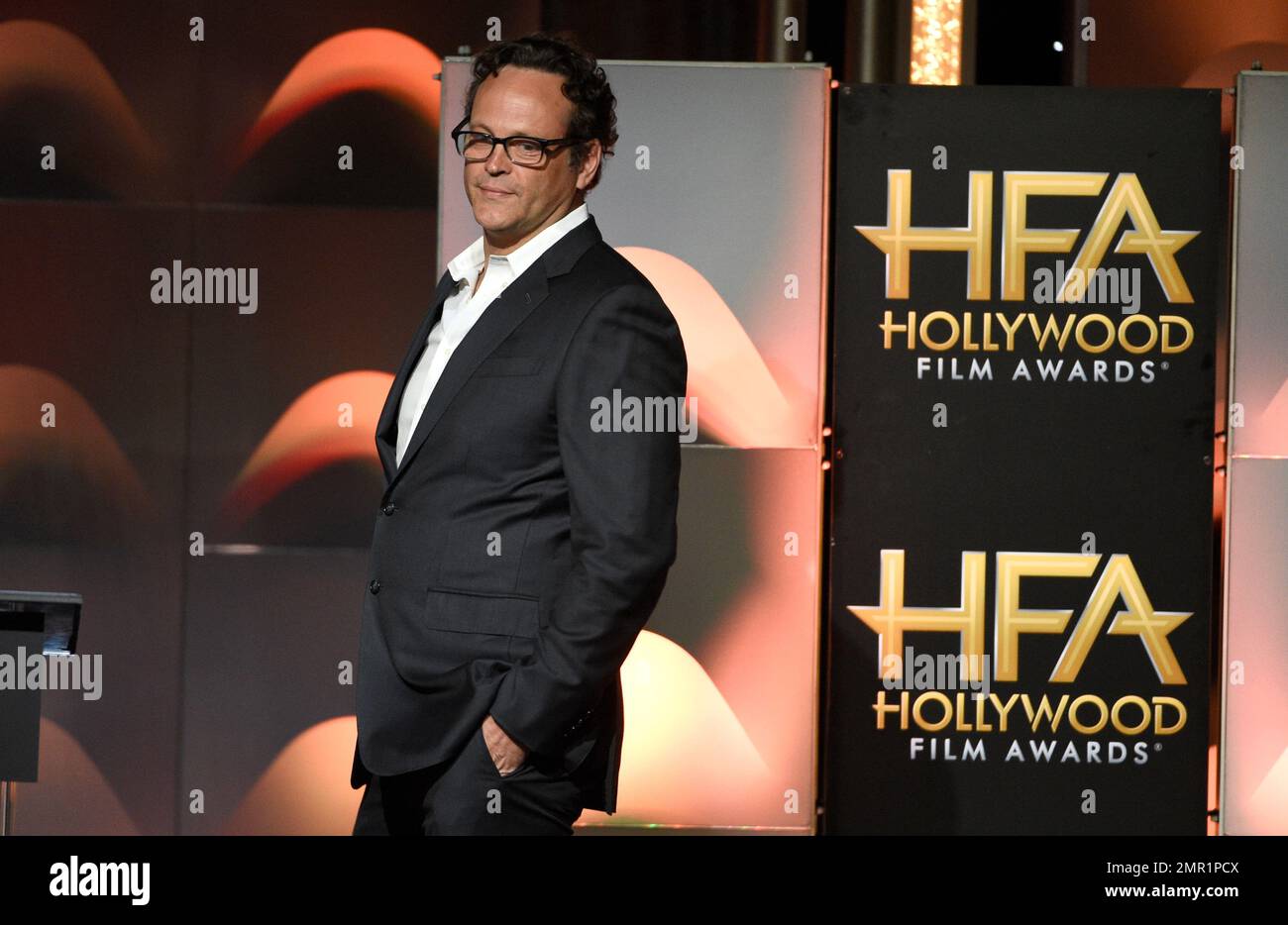 Vince Vaughn presents the Hollywood supporting actor award at the ...