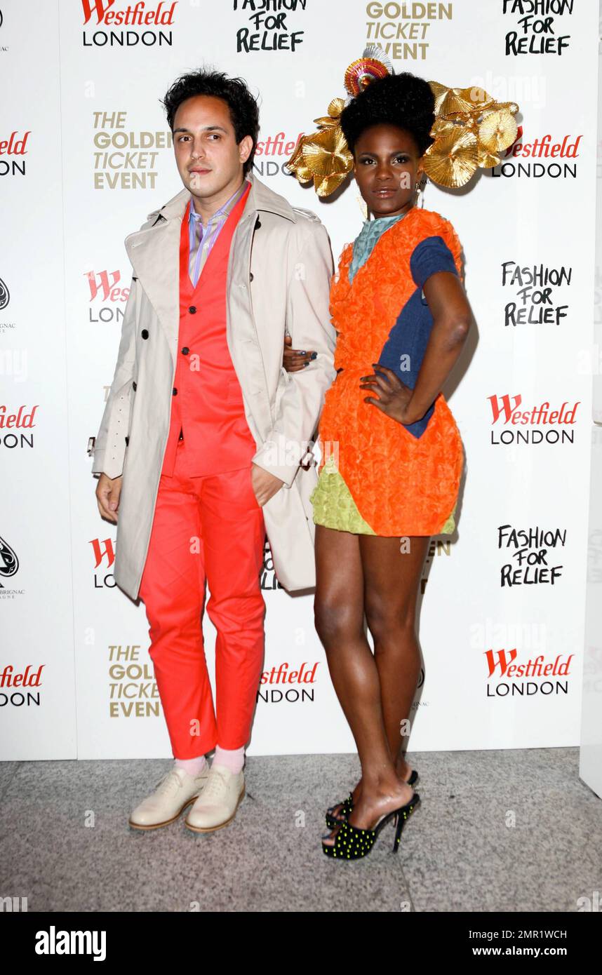 Pop up flower store hi-res stock photography and images - Alamy