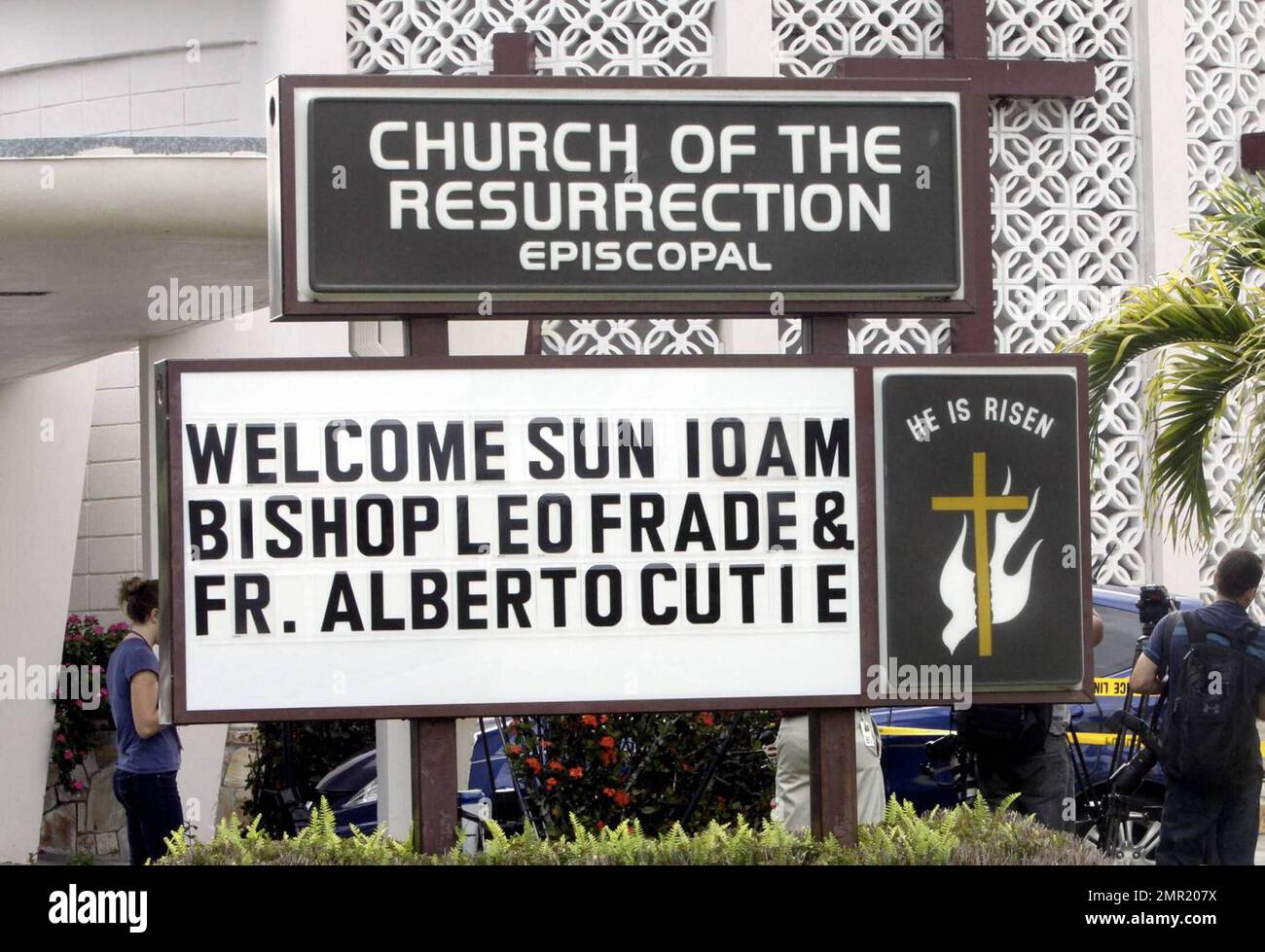 Father Alberto Cutie is greeted by crowds outside the Episcopal Church ...