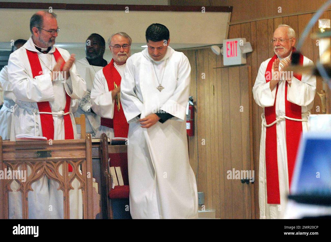 POOL PHOTO - Father Alberto Cutie is greeted by crowds outside the ...
