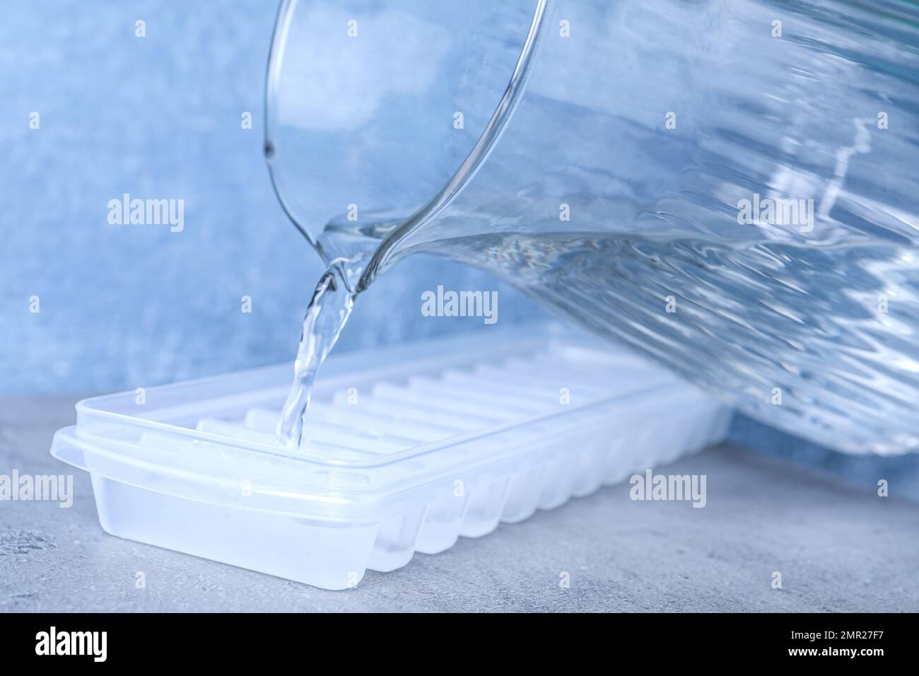 Pouring water into ice tray hi-res stock photography and images - Alamy