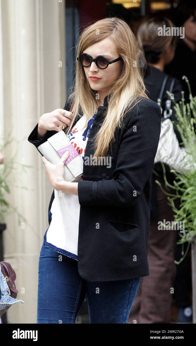 Fearne Cotton leaves work in a pair of skinny jeans and retro Woody ...