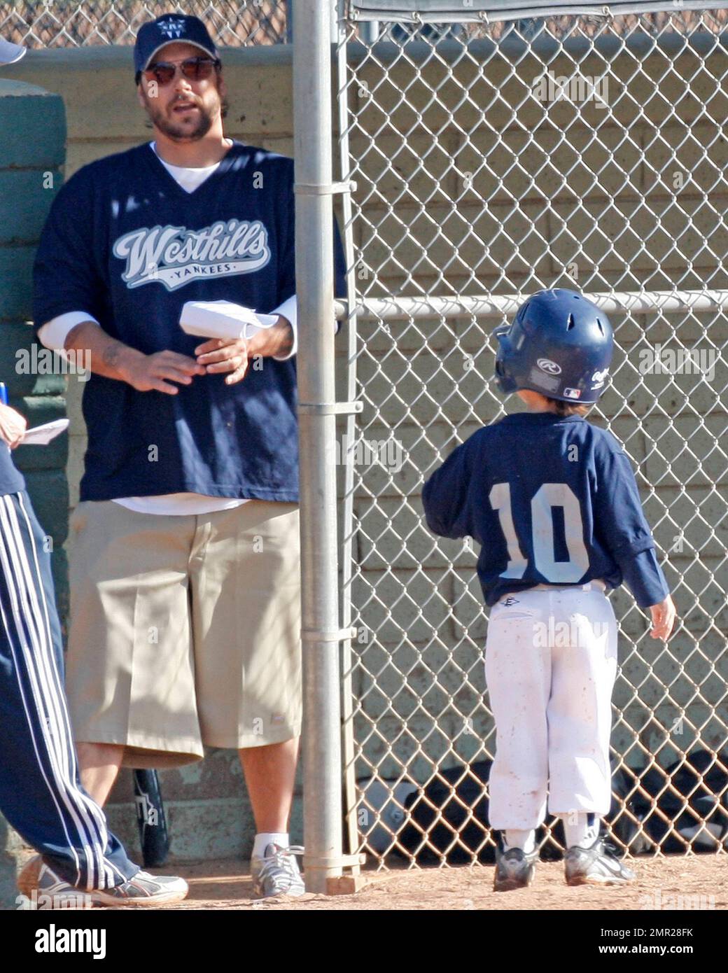 Kevin Federline gets hands on with his son Sean Preston's little league ...