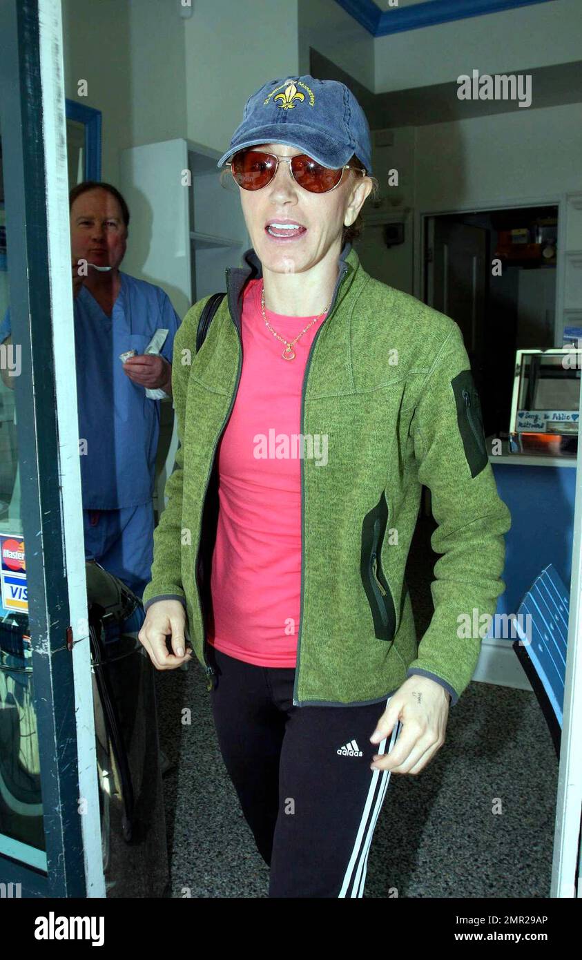 A dressed-down Felicity Huffman went incognito this morning in Beverly ...