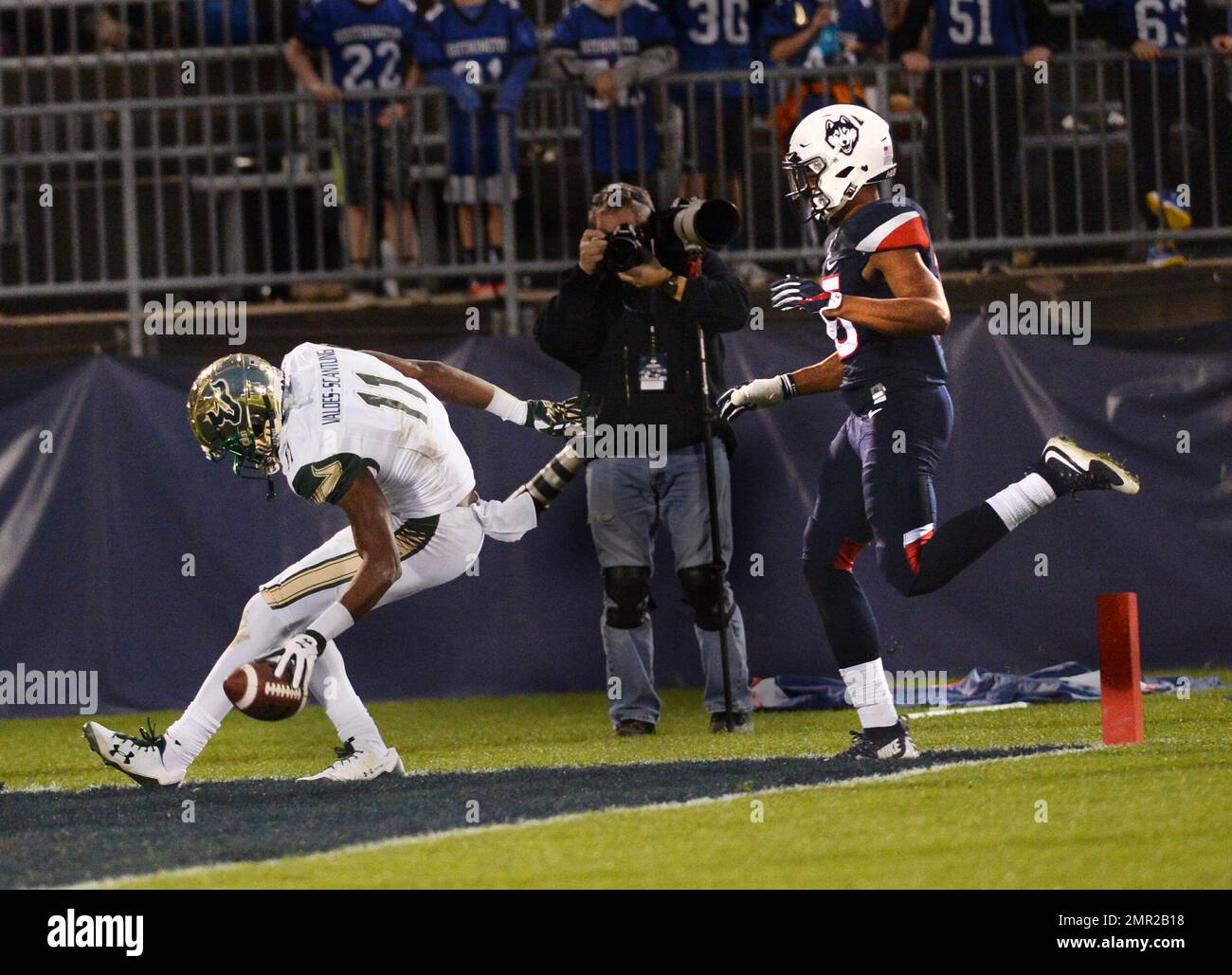 South Florida wide receiver Marquez Valdes-Scantling (11)scores on a 95 ...