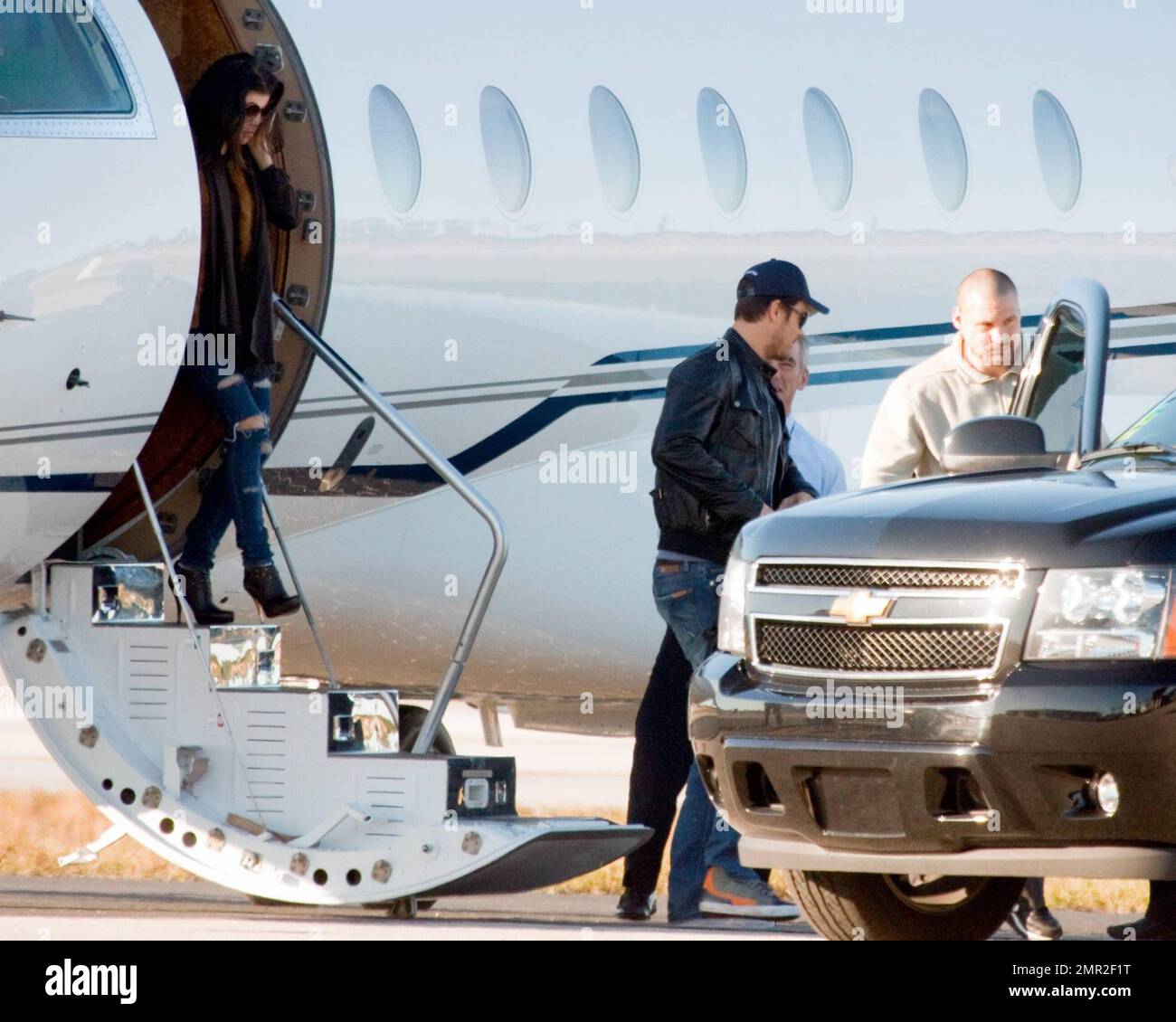 EXCLUSIVE!! Fergie chose some killer high heels for her flight on a ...