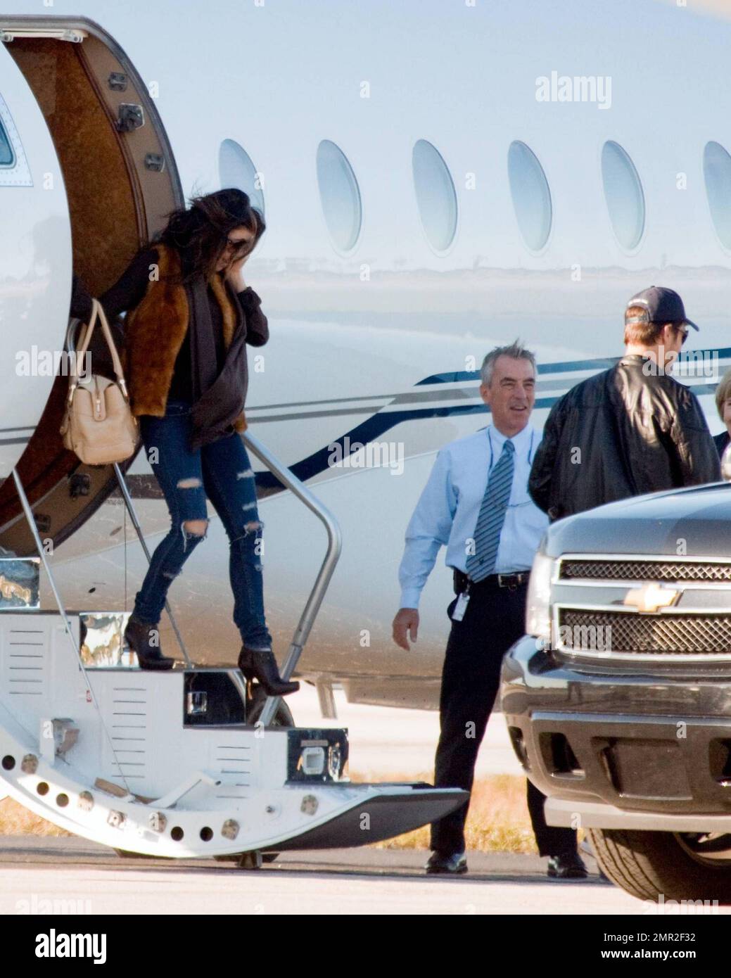EXCLUSIVE!! Fergie chose some killer high heels for her flight on a ...