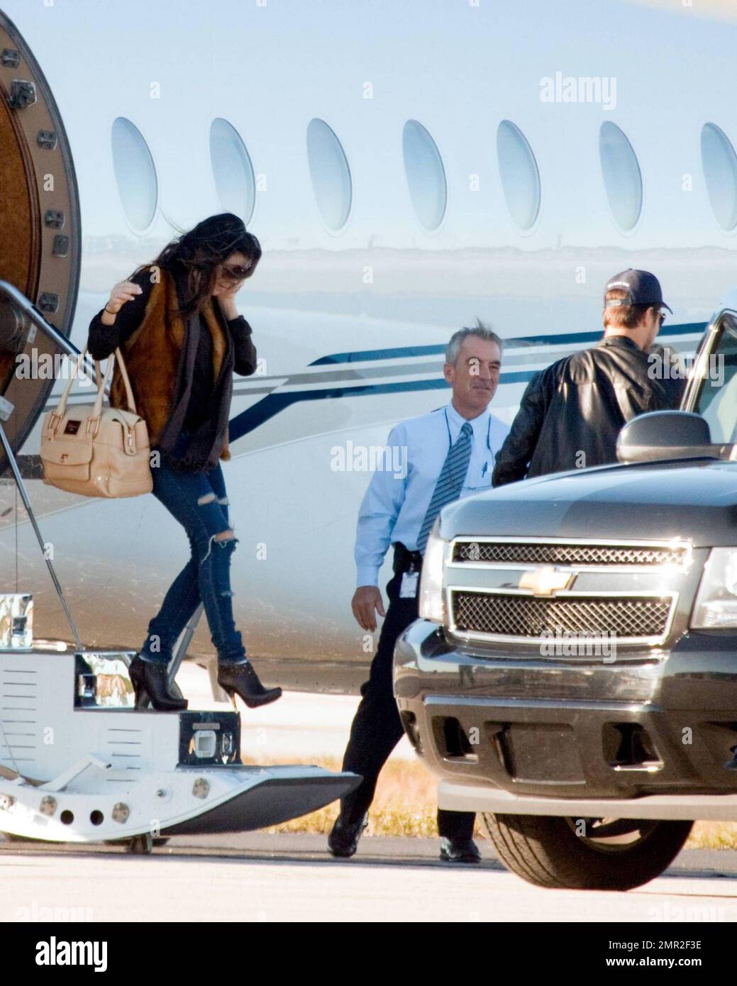 EXCLUSIVE!! Fergie chose some killer high heels for her flight on a ...