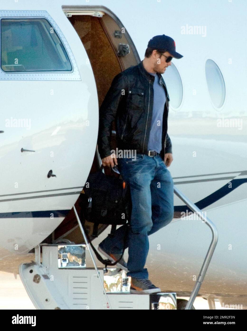 EXCLUSIVE!! Fergie chose some killer high heels for her flight on a ...