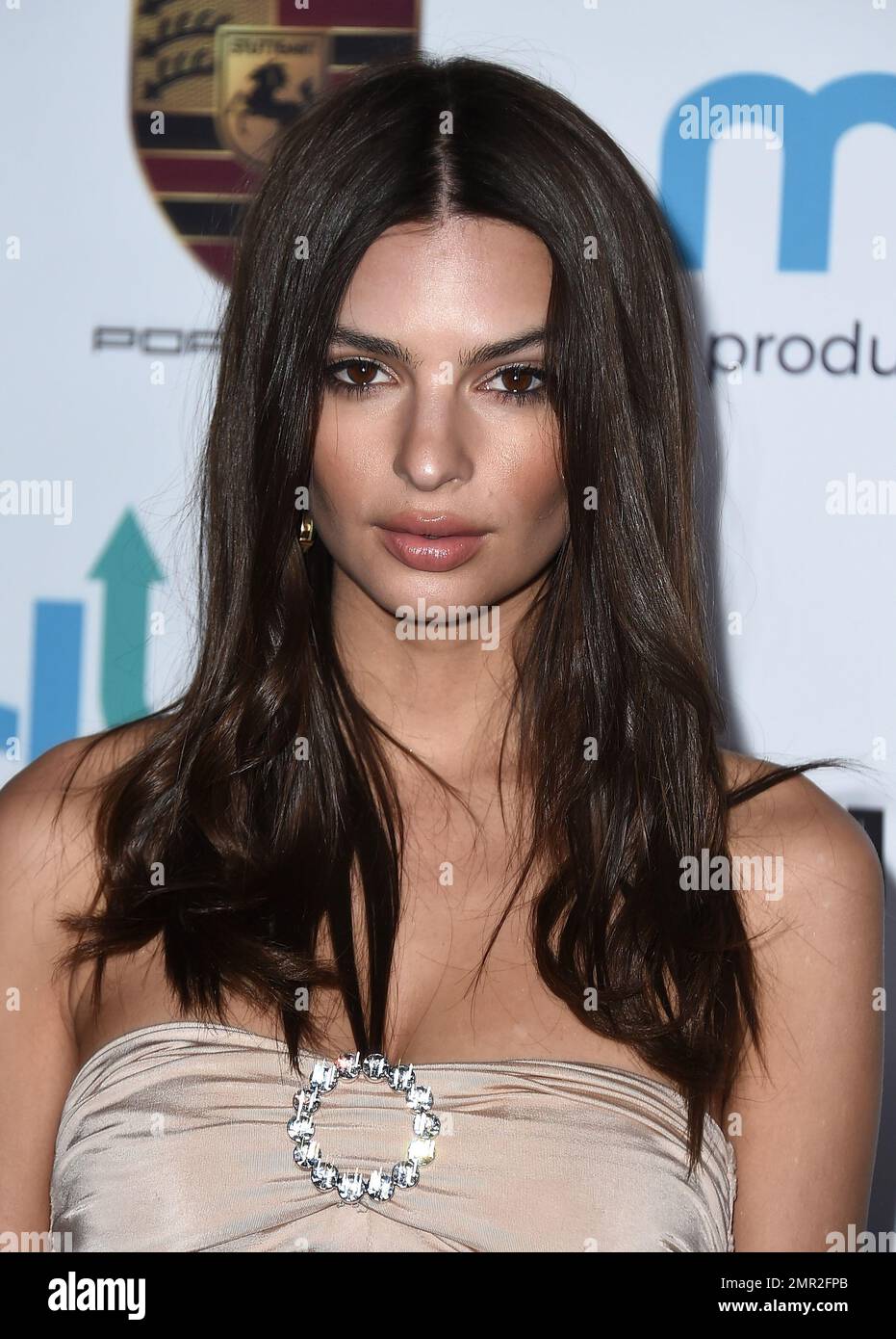 Emily Ratajkowski arrives at the 2017 Goldie's Love In For Kids at a ...