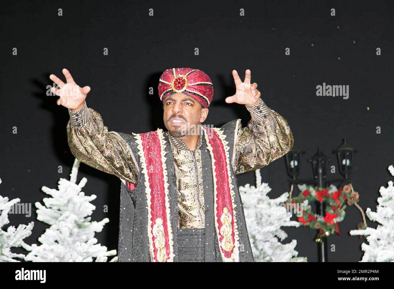 First family pantomime hi-res stock photography and images - Alamy