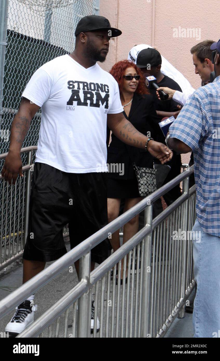 EXCLUSIVE!! Rapper Flo Rida is met by seven bodyguards and a bail ...