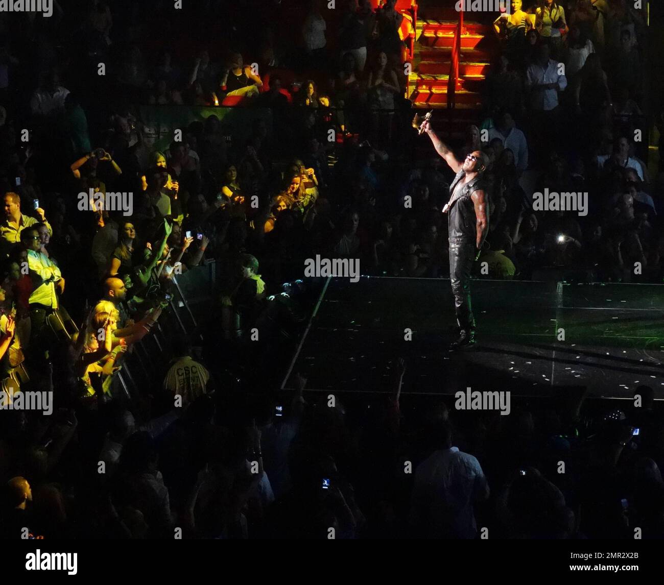 EXCLUSIVE!! Flo Rida surprises Jennifer Lopez on stage while she ...