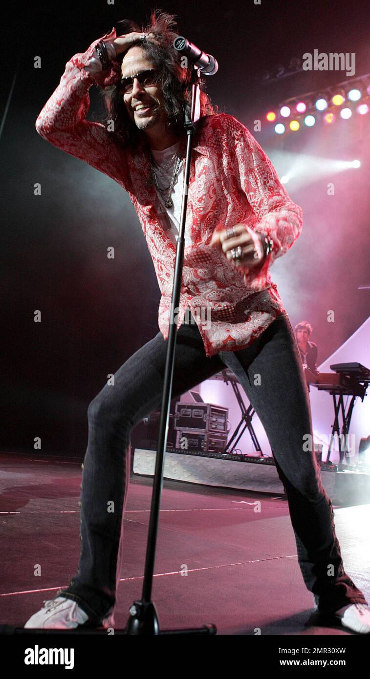 Singer Kelly Hansen of Foreigner perform in concert at the Seminole ...